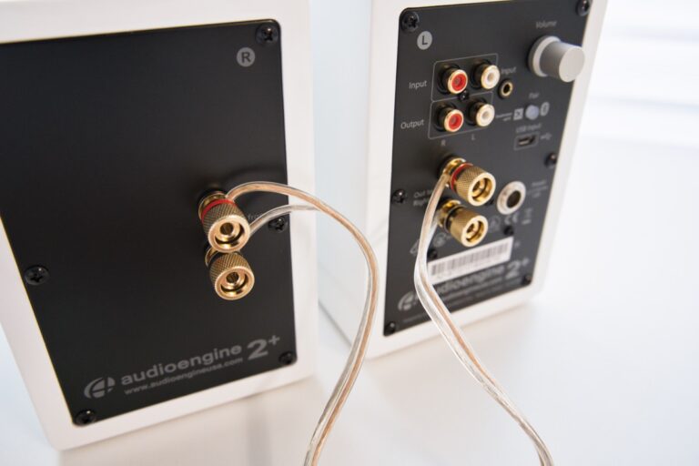 真っ白でおしゃれなPCスピーカー『Audioengine A2+ Wireless』レビュー｜Bluetooth接続での音質や接続方法も紹介 | cotolia