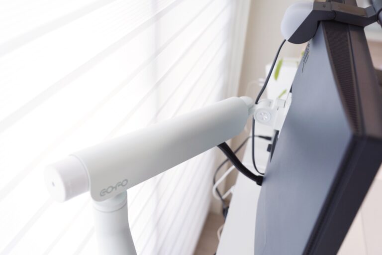 なめらかな操作性がクセになる『COFO 無重力モニターアーム Pro』レビュー｜おしゃれな外観で取り付けも簡単 | cotolia