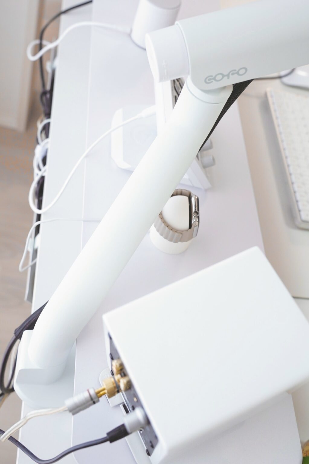 なめらかな操作性がクセになる『COFO 無重力モニターアーム Pro』レビュー｜おしゃれな外観で取り付けも簡単 | cotolia