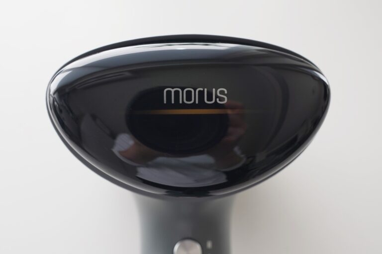 時短にも効果的！吸着式衣類スチーマー『Morus V6』レビュー｜脱臭・除菌もできるハンディアイロン | cotolia
