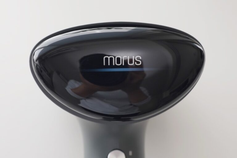 時短にも効果的！吸着式衣類スチーマー『Morus V6』レビュー｜脱臭・除菌もできるハンディアイロン | cotolia