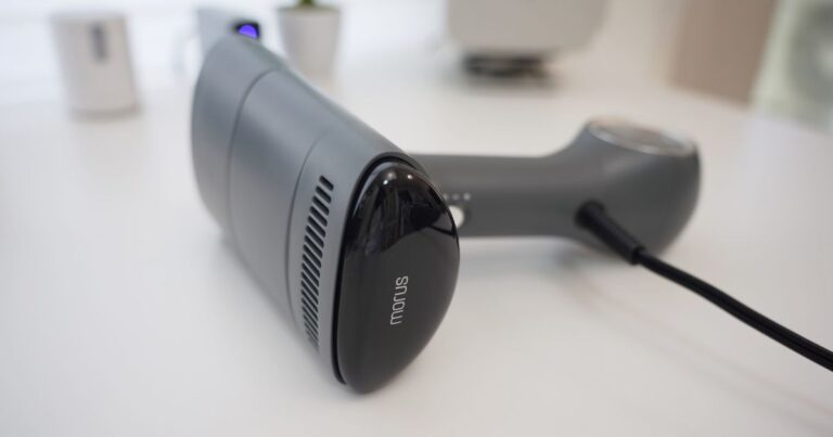 時短にも効果的！吸着式衣類スチーマー『Morus V6』レビュー｜脱臭・除菌もできるハンディアイロン | cotolia