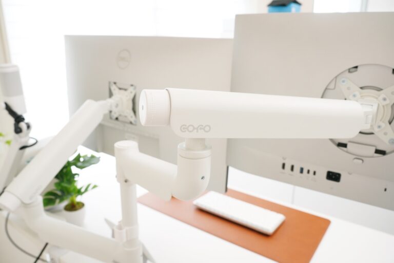 【レビュー】COFO 無重力モニターアーム Pro（上下配置版）｜縦置きで快適なデュアル環境を実現 | cotolia